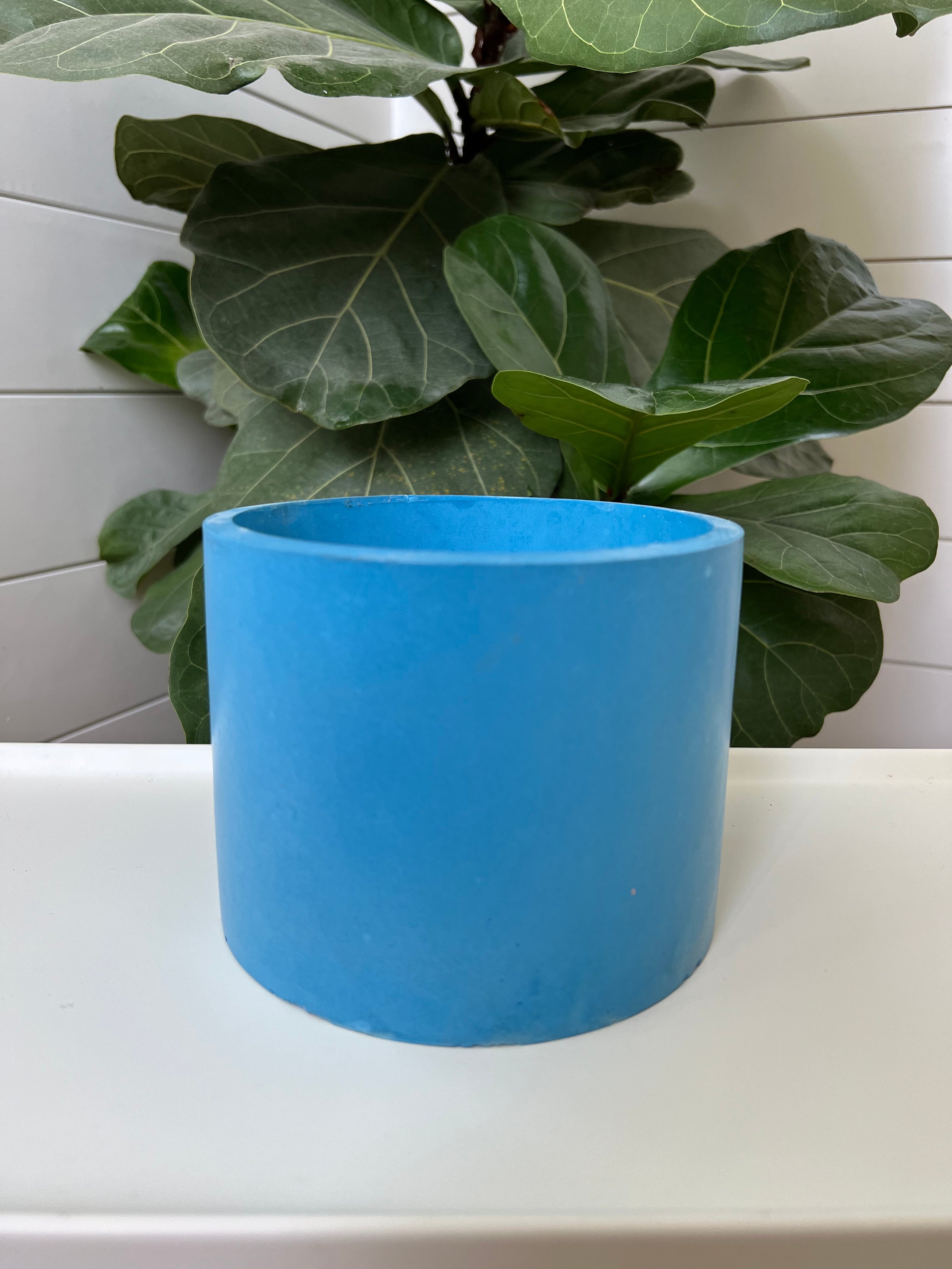 Large round planter pot | Welcome!